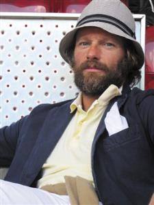 Carlos Castillo presenta su firma MAN